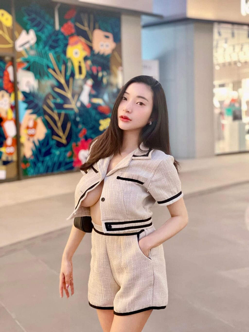 น้องหมวยลี่ นุชา สาวสวยขาวหมวยทรงโตการันตีความร้อนแรง18+